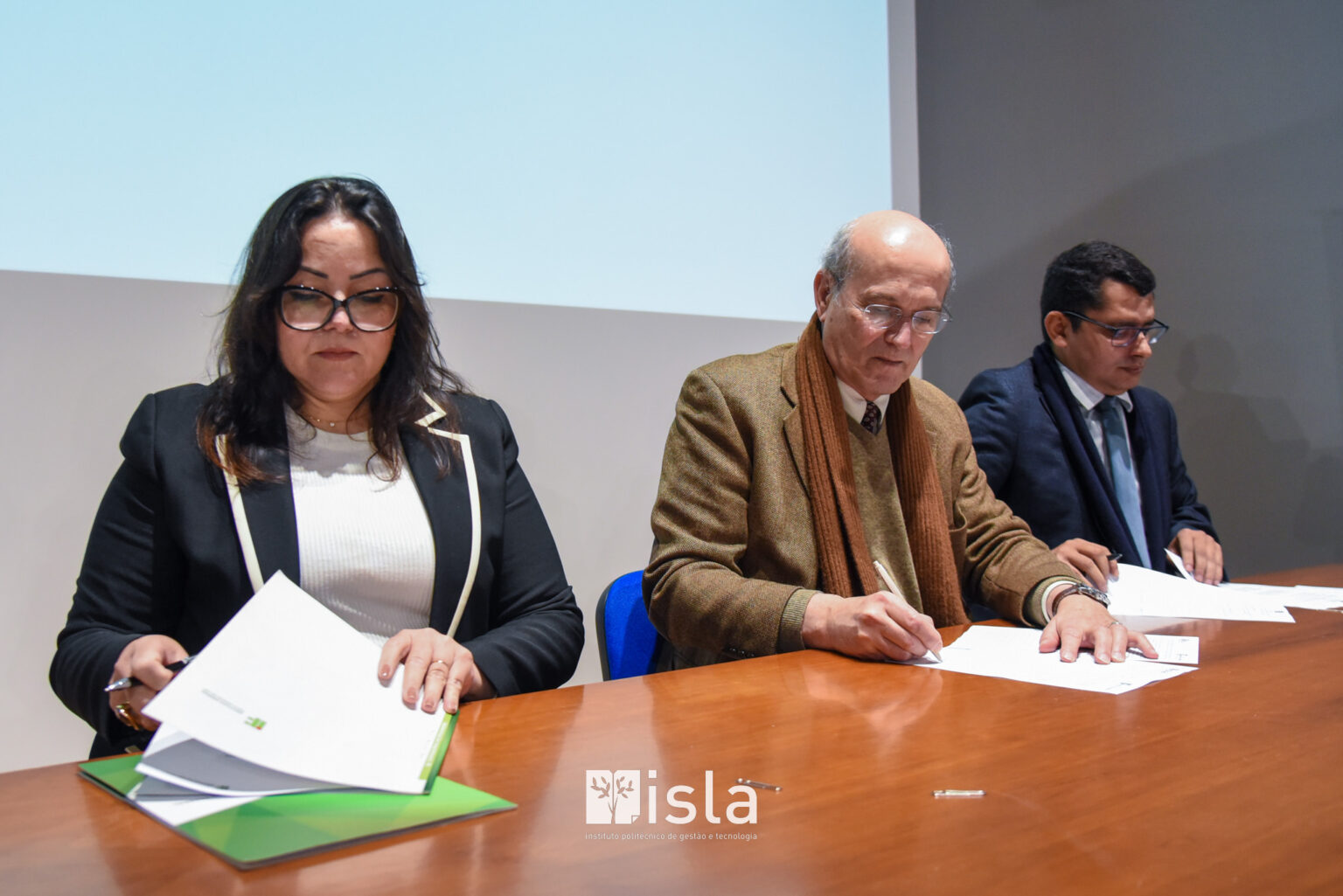 International | ISLA Gaia